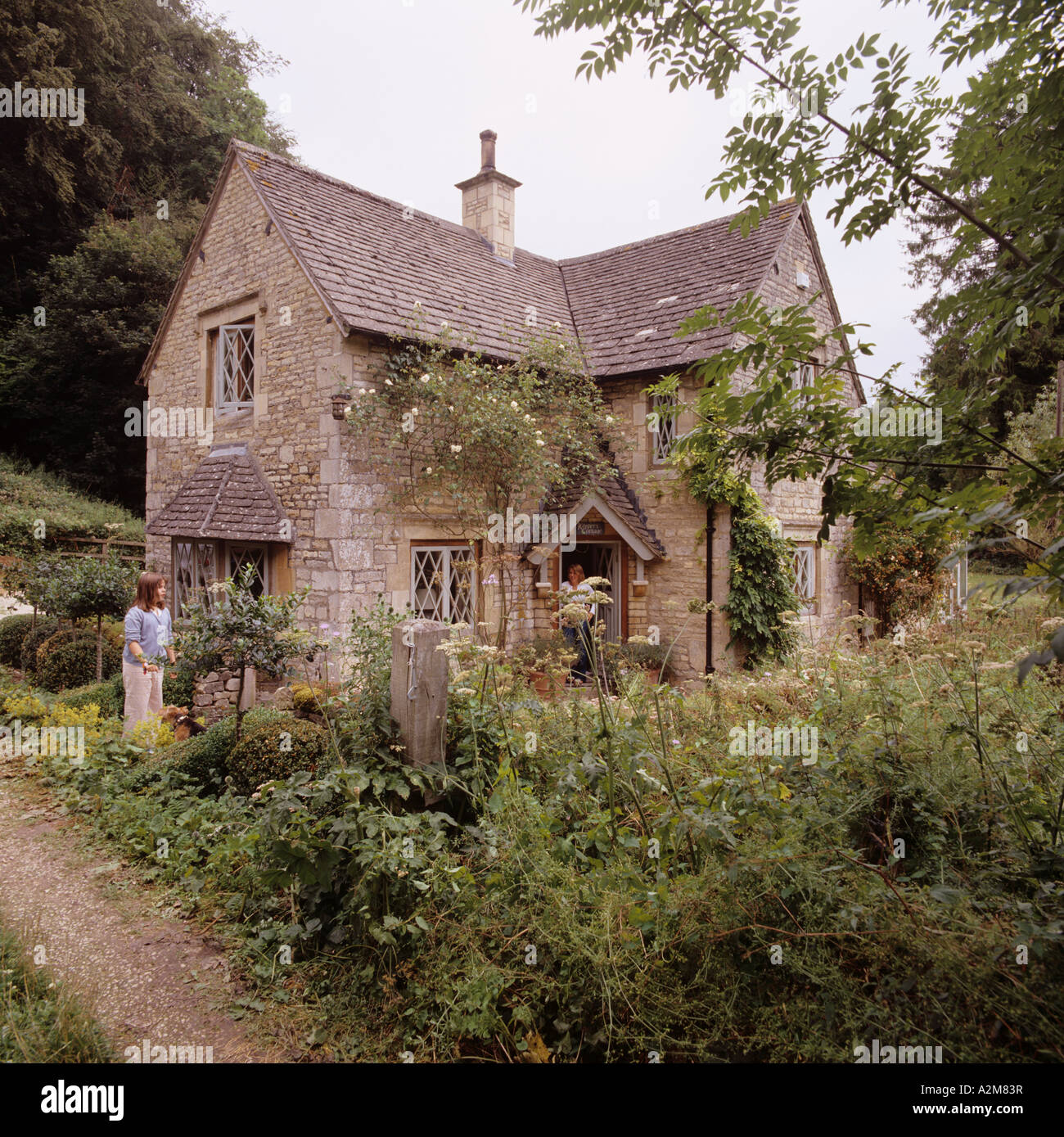 Country cottage and overgrown garden in Gloucestershire Stock Photo - Alamy