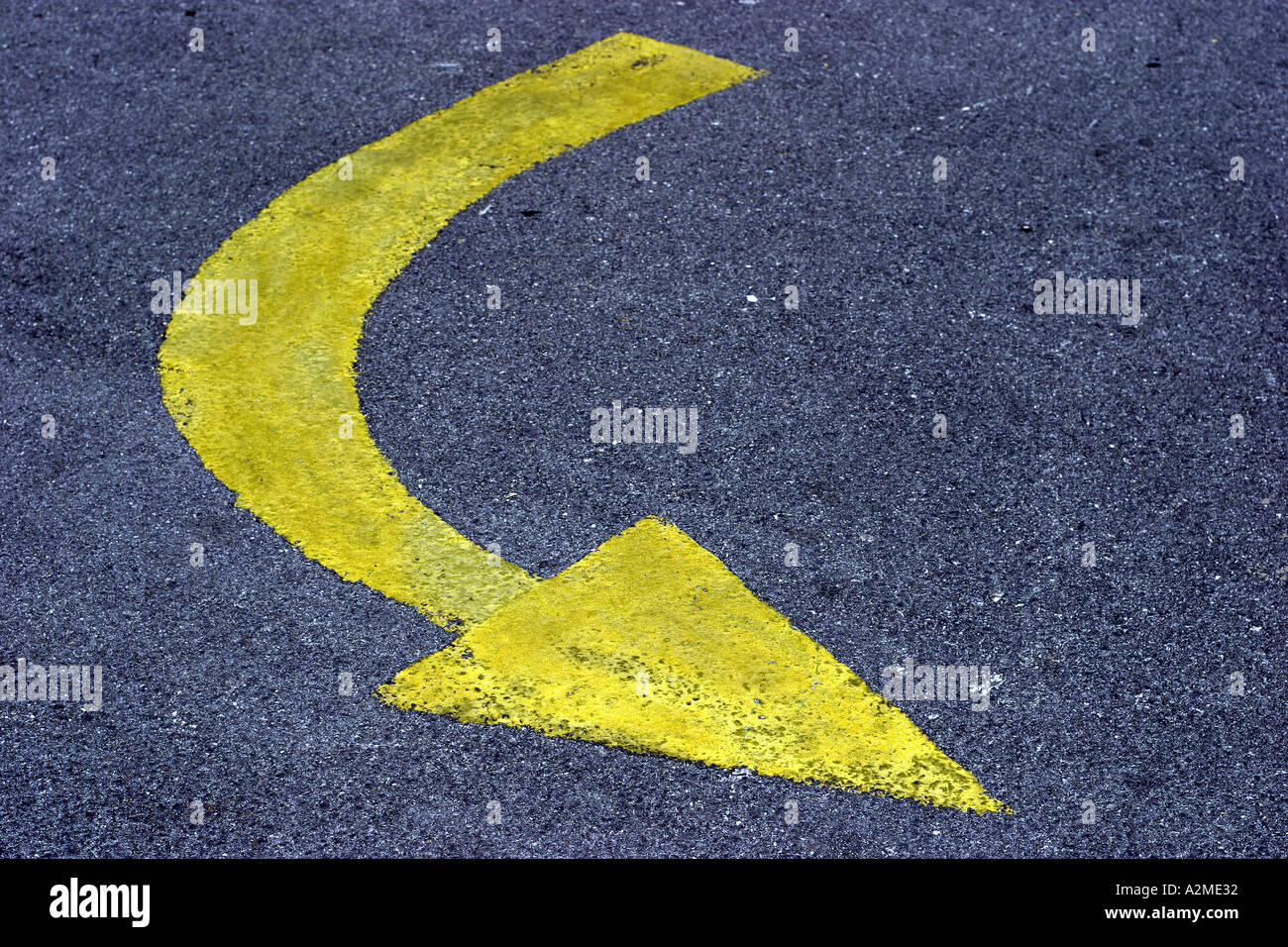 Bent arrow symbol hi-res stock photography and images - Alamy