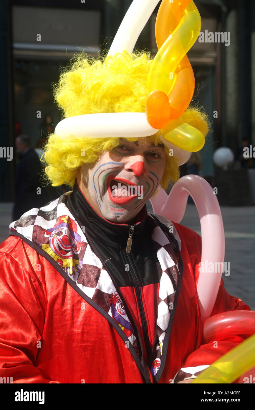 A street clown in Vienna making toys from balloons Stock Photo - Alamy