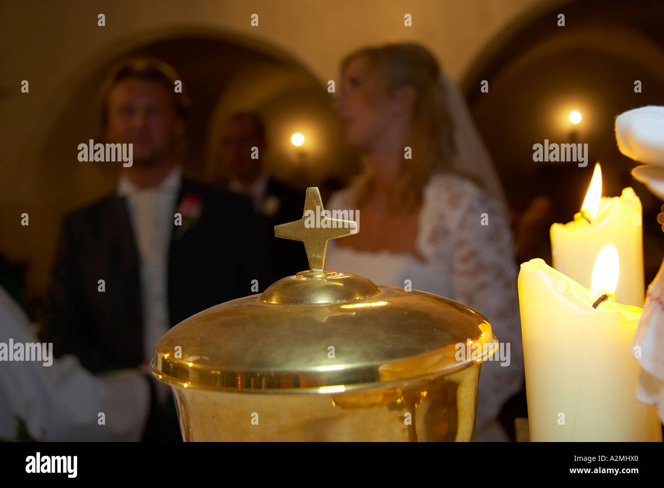 golden goblet / wedding Stock Photo - Alamy