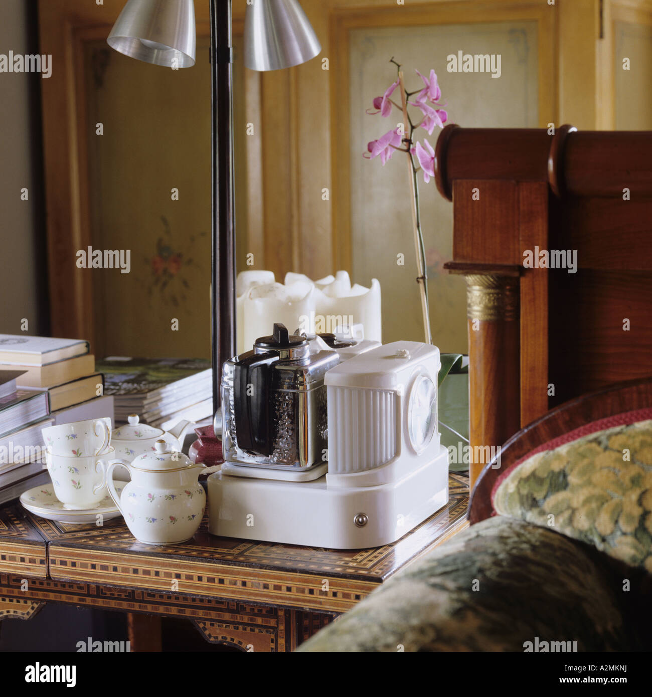 English lamp hi-res stock photography and images - Alamy