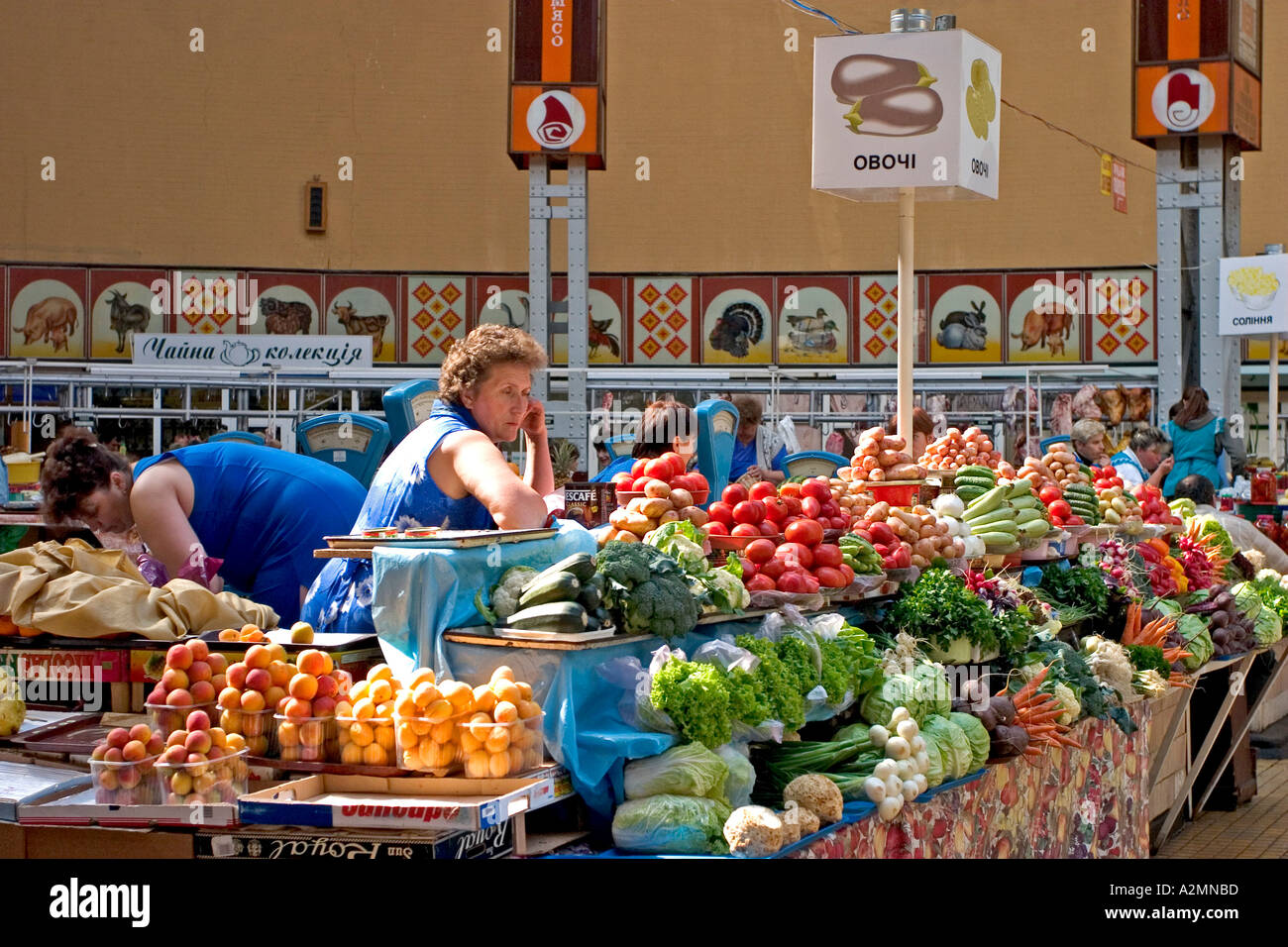 Ukraine kiev bessarabs ka market hi-res stock photography and images ...
