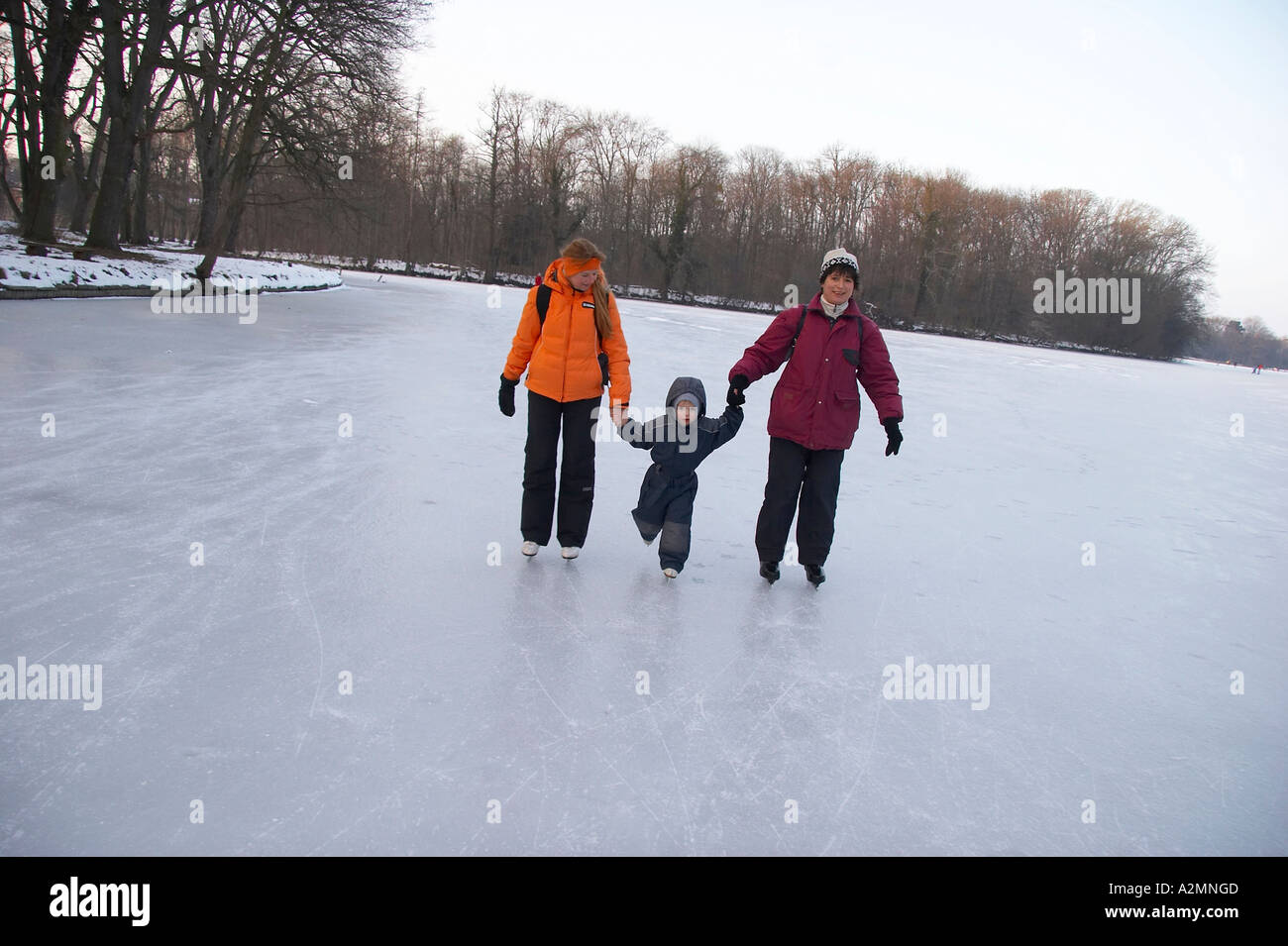 Child ice skating lake hi-res stock photography and images - Alamy