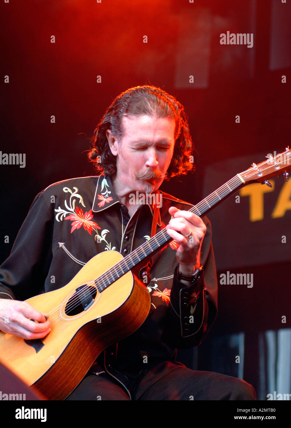 US guitarist Walter Parks in concert accompanying Richie Havens at ... US guitarist Walter Parks in concert accompanying Richie Havens at ...
