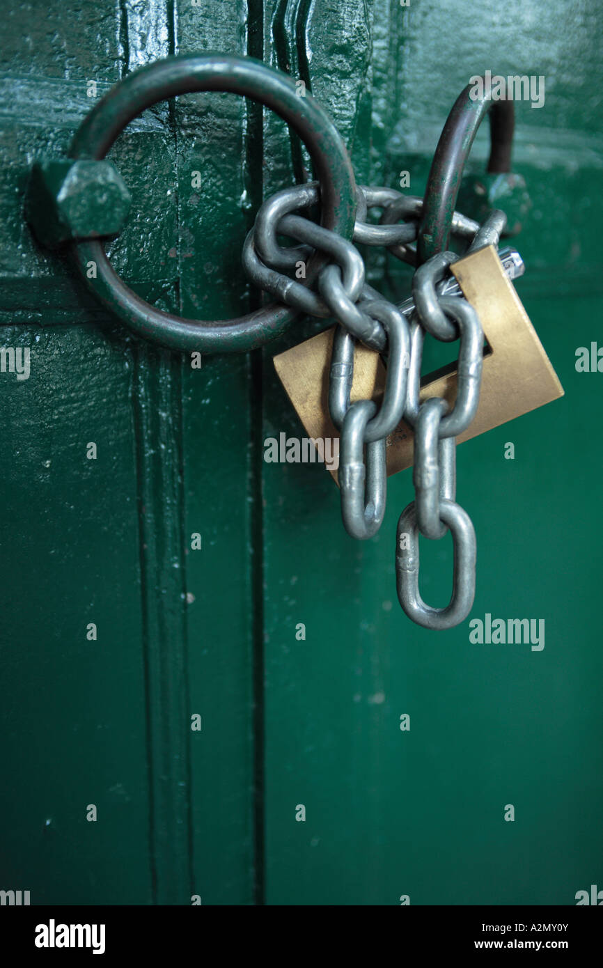 padlock, rings and chain on green painted timber door Stock Photo - Alamy