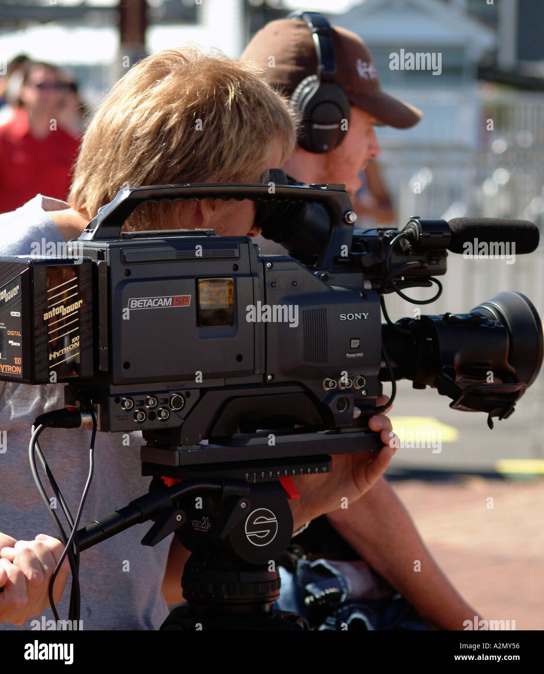 Tv camera crew hi-res stock photography and images - Alamy