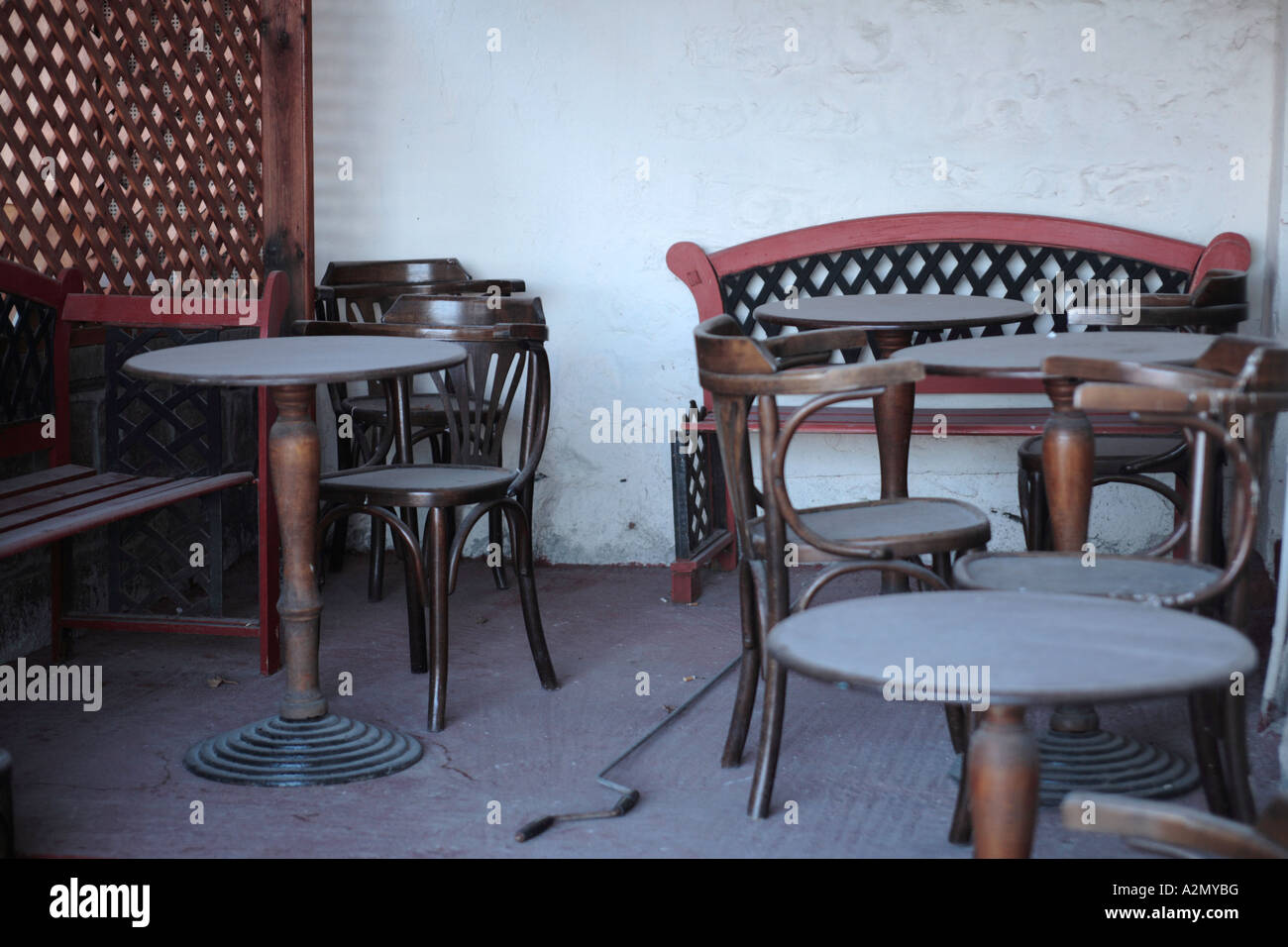 Dusty tables hi-res stock photography and images - Alamy