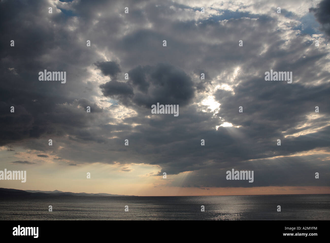 Stormfront gathering hi-res stock photography and images - Alamy