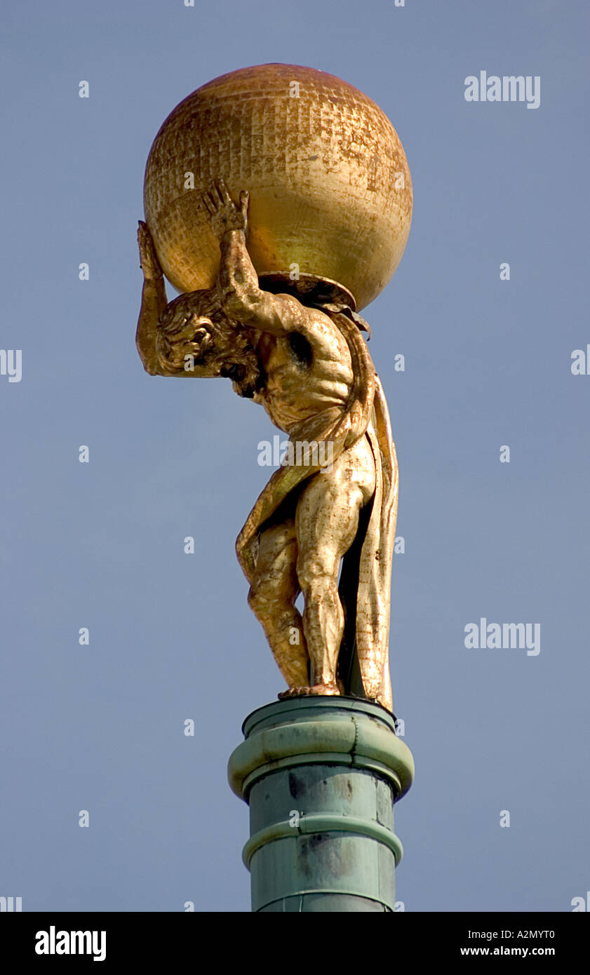 Atlas statue hi-res stock photography and images - Alamy