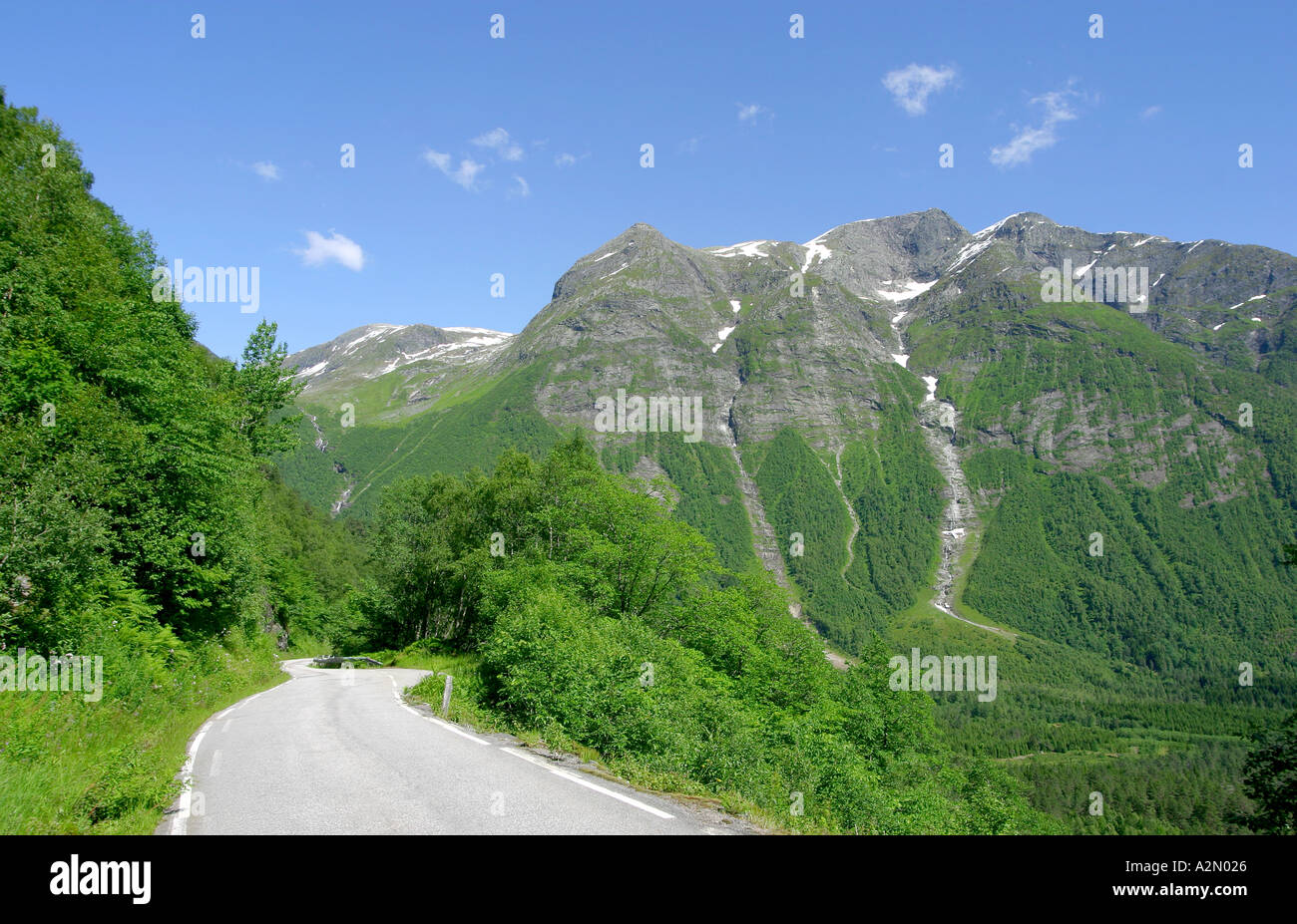 Winding road on snow hi-res stock photography and images - Alamy