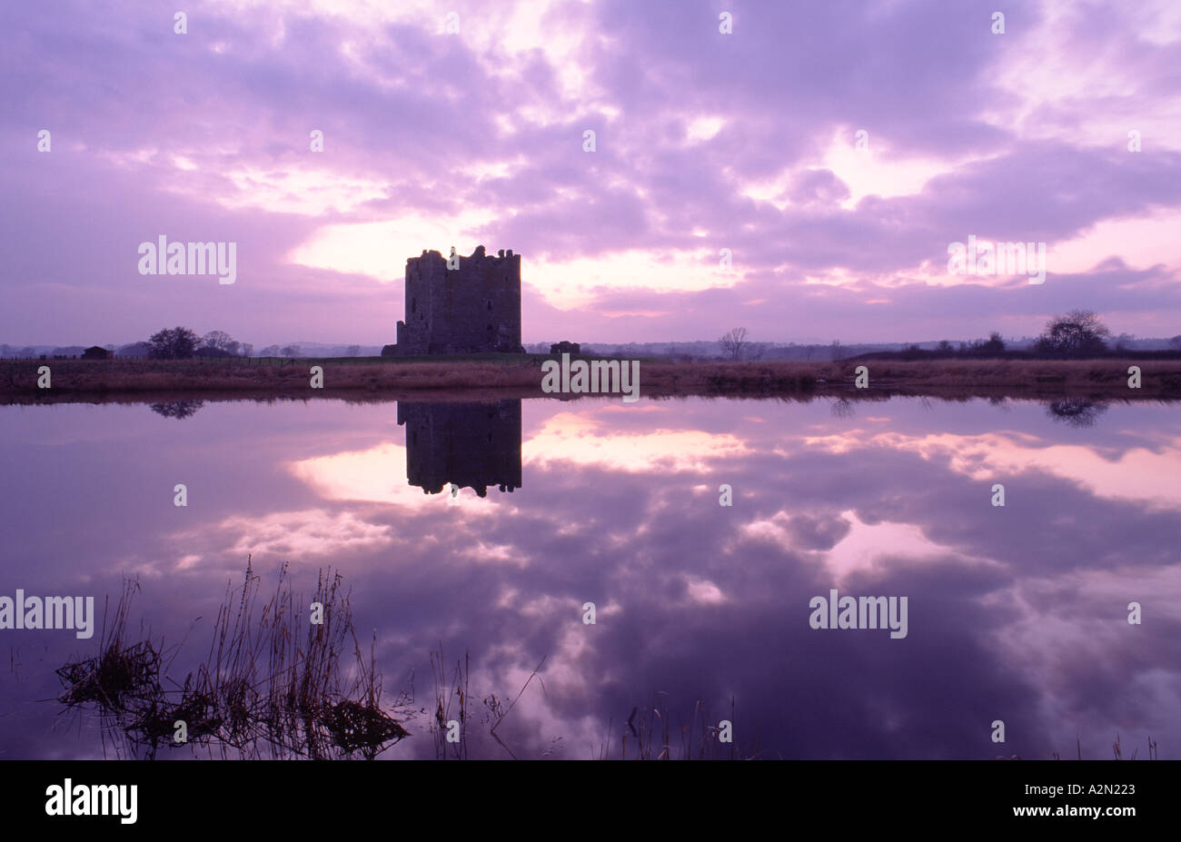 Scottish castle landscape hi-res stock photography and images - Alamy