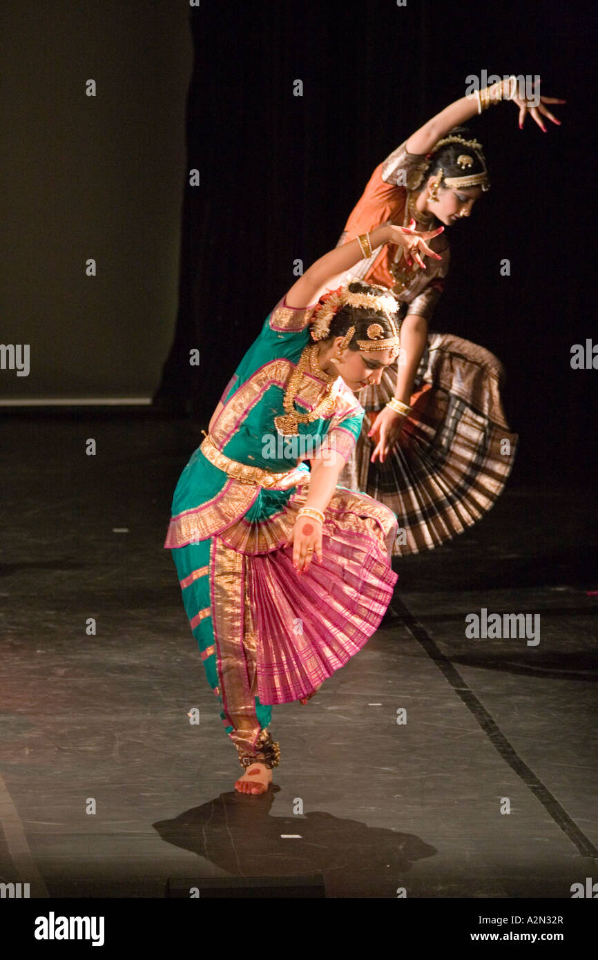 Indian dancers hi-res stock photography and images - Alamy