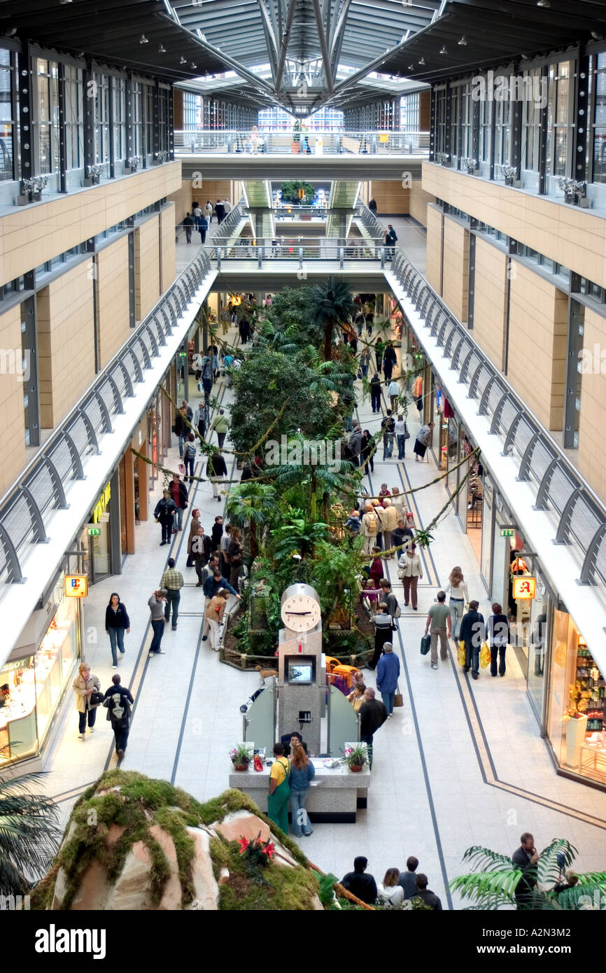 buying centre;shopping centre Stock Photo - Alamy