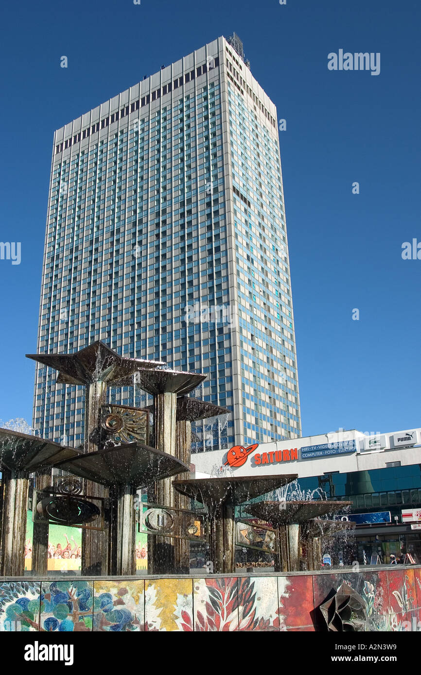 Multi store building hi-res stock photography and images - Alamy