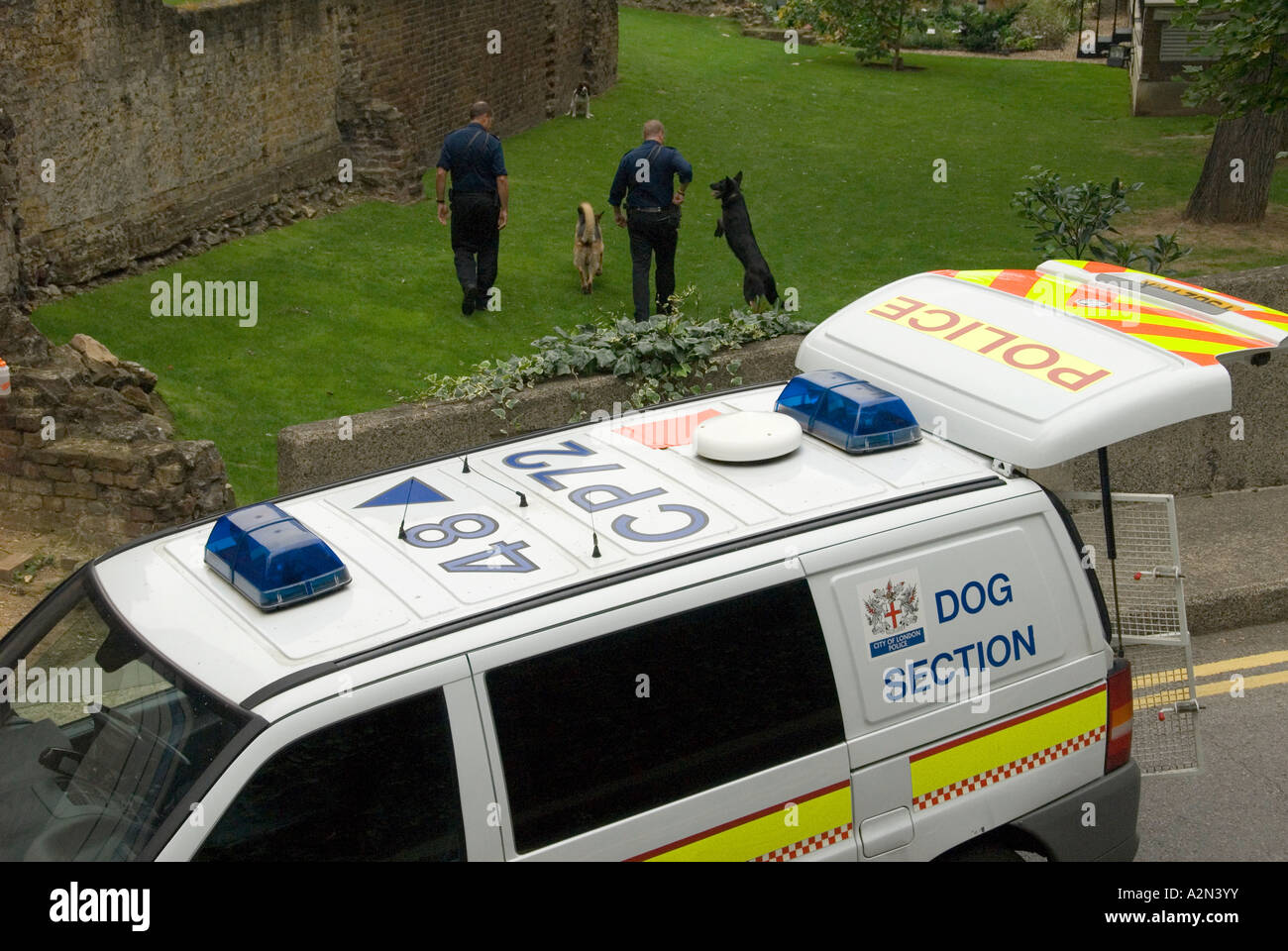Police dog van hi-res stock photography and images - Alamy