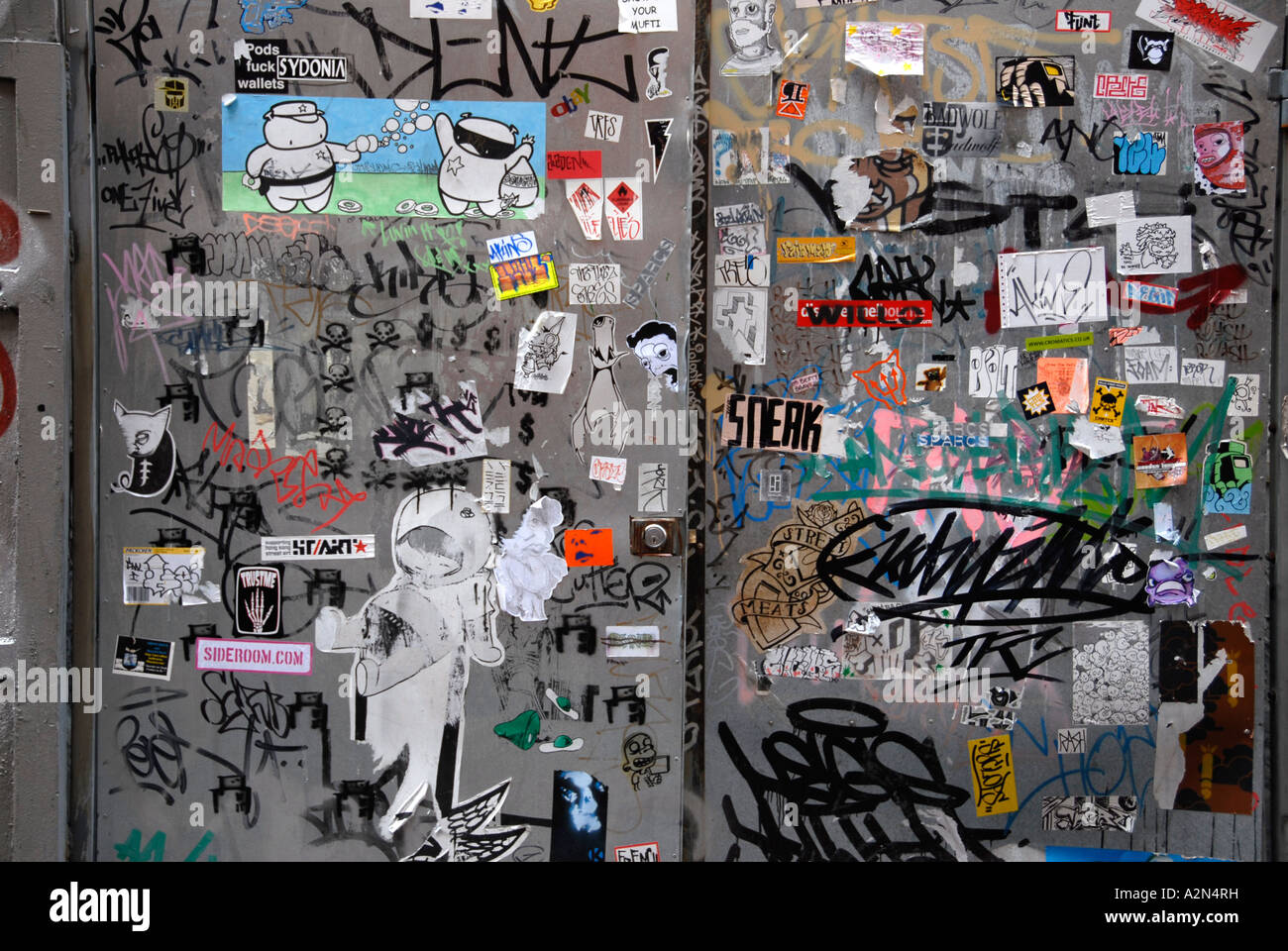 Graffiti and bill postings, Melbourne Australia Stock Photo - Alamy
