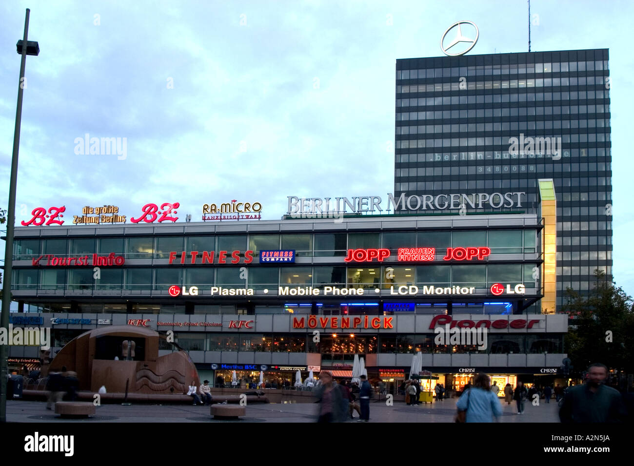 Mercedes building berlin hi-res stock photography and images - Alamy