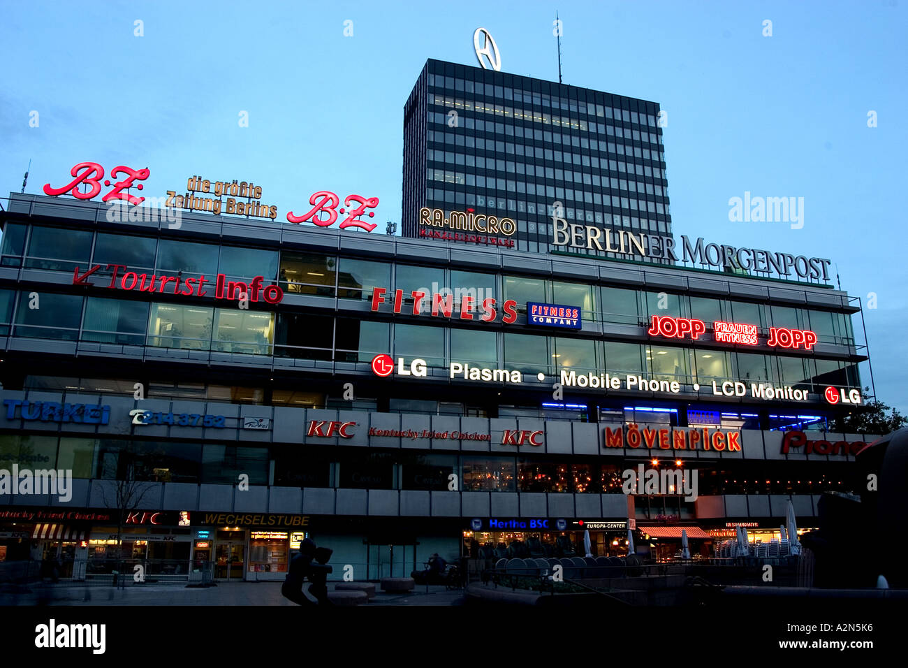 Daimler chrysler building hi-res stock photography and images - Alamy