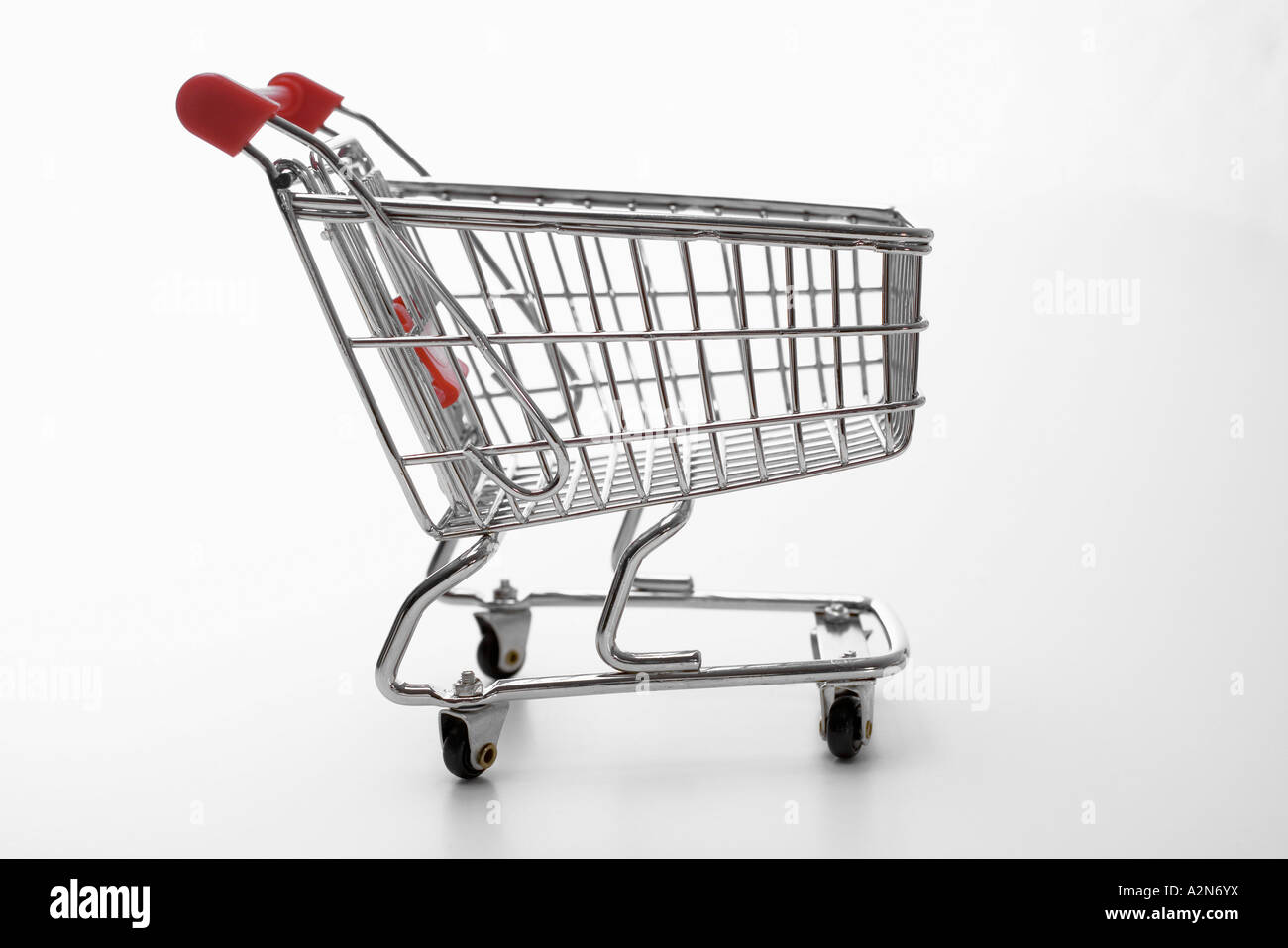 Side profile of shopping cart Stock Photo - Alamy
