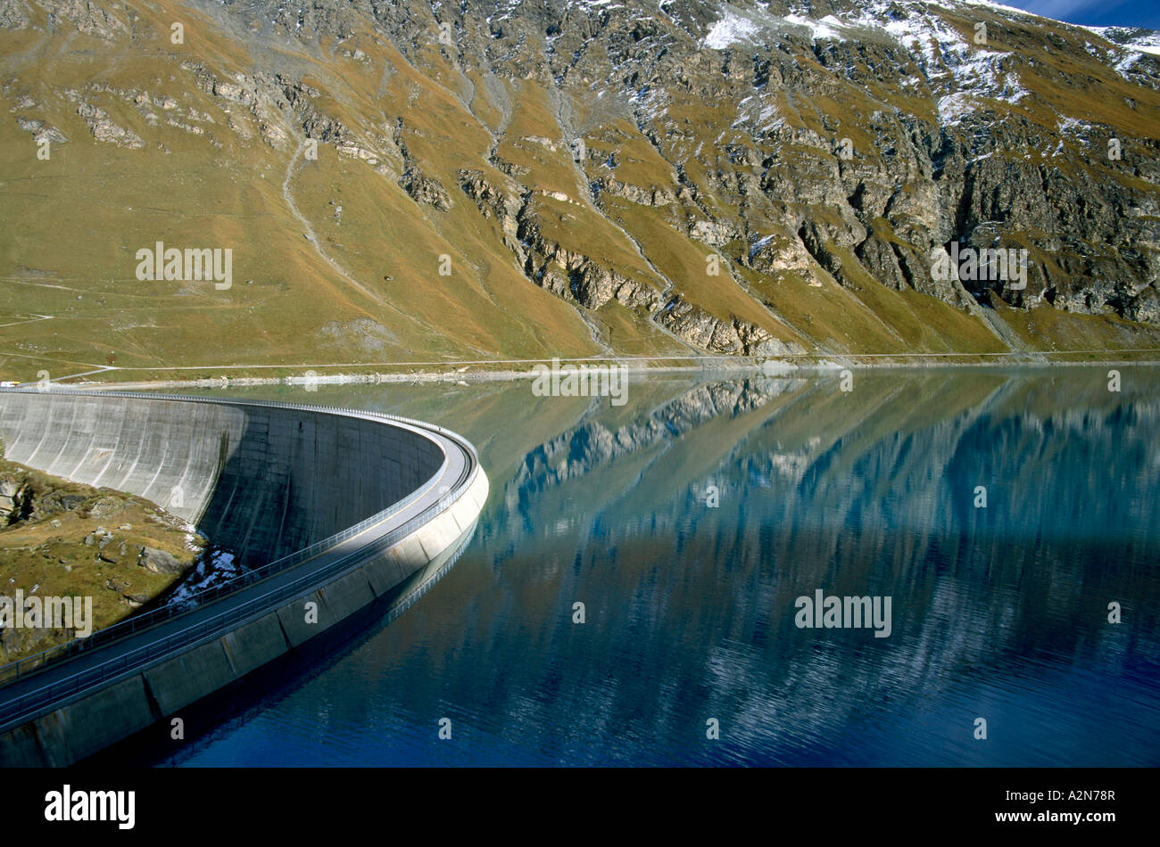Lac de moiry hi-res stock photography and images - Alamy