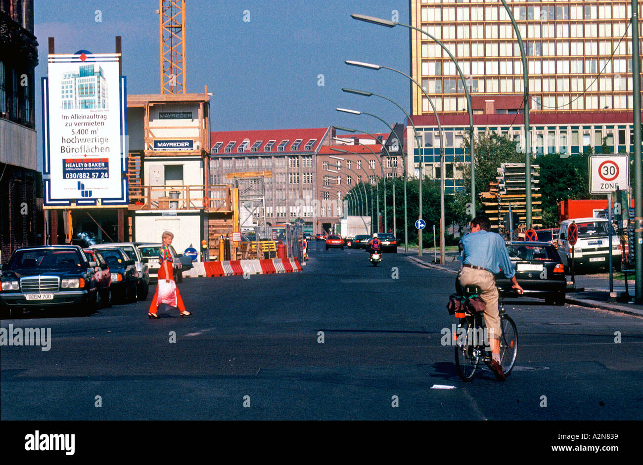 Checkpoint Charlie Berlin Wall Stock Photos & Checkpoint Charlie Berlin ...