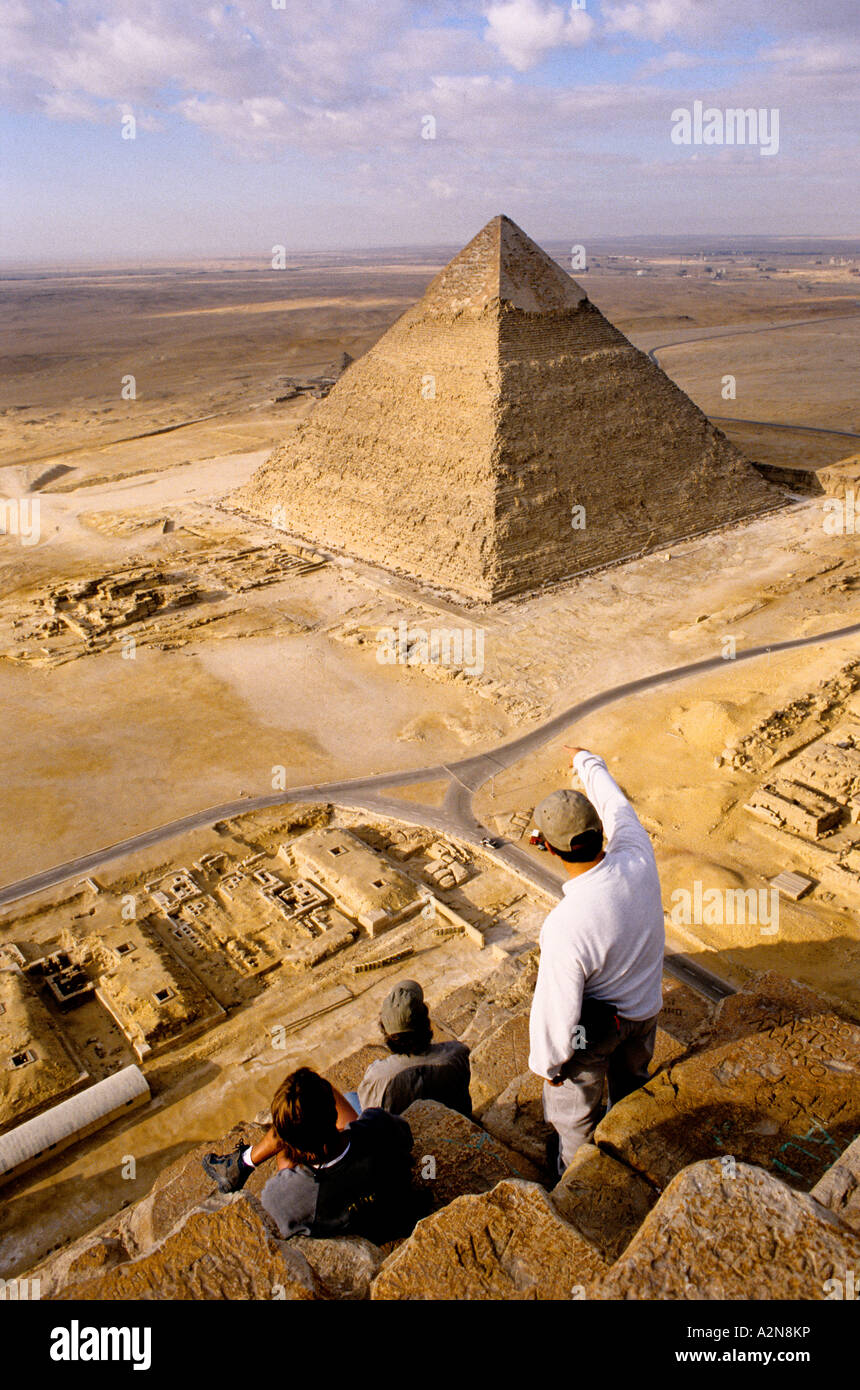 Egyptian pyramid at gizeh high angle hi-res stock photography and ...