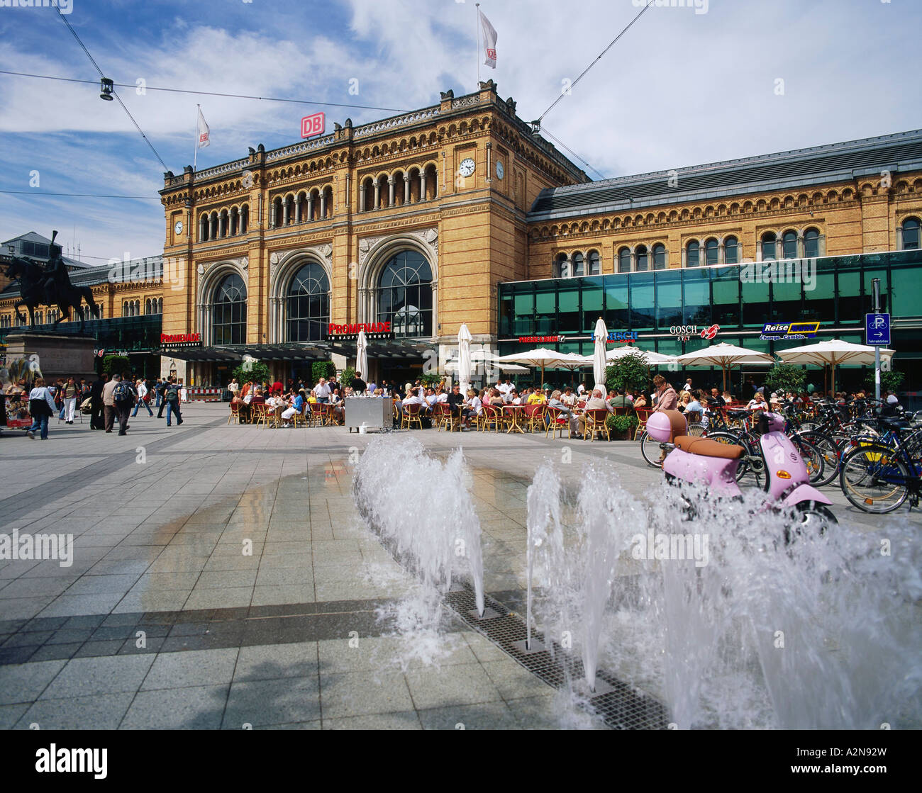 Railroad station in city, Hanover Central Station, Hanover, Germany ...