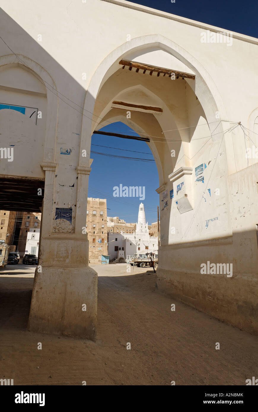 city gate old town of Shibam Wadi Hadramaut Yemen Stock Photo - Alamy