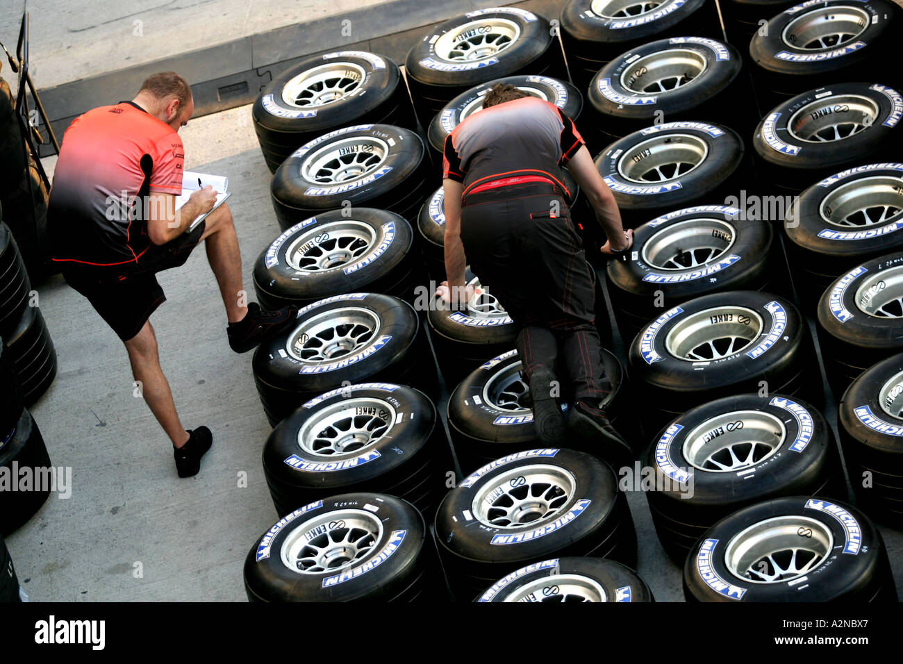 Racing Car Engineers High Resolution Stock Photography and Images - Alamy