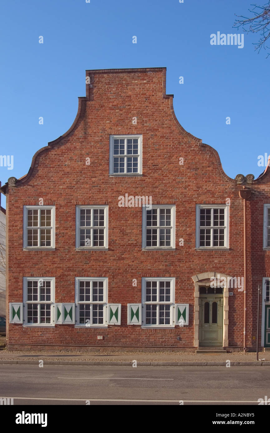 Dutchhouse hi-res stock photography and images - Alamy