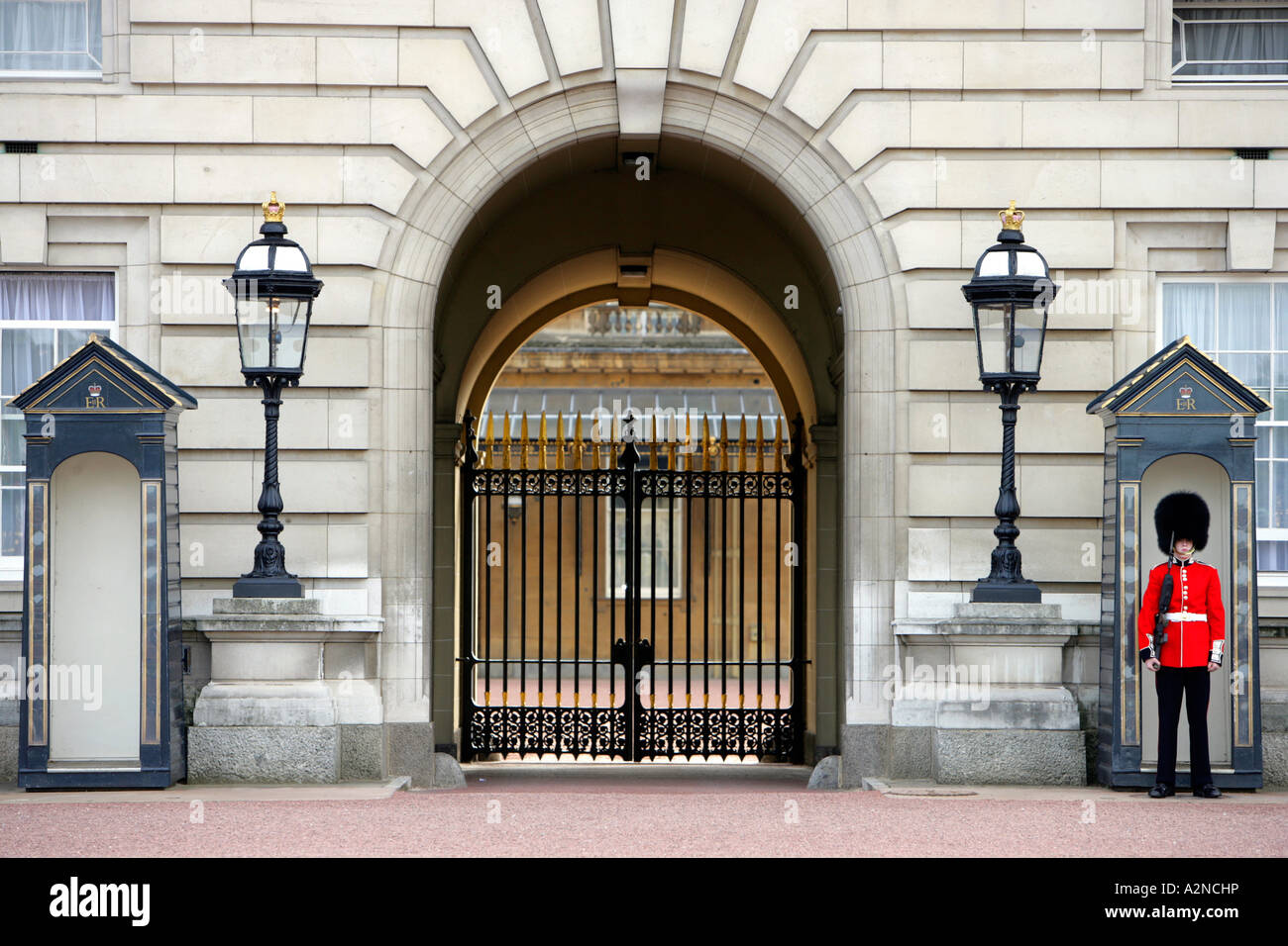 Palace guard standing at post Buckingham Palace London England Stock ...