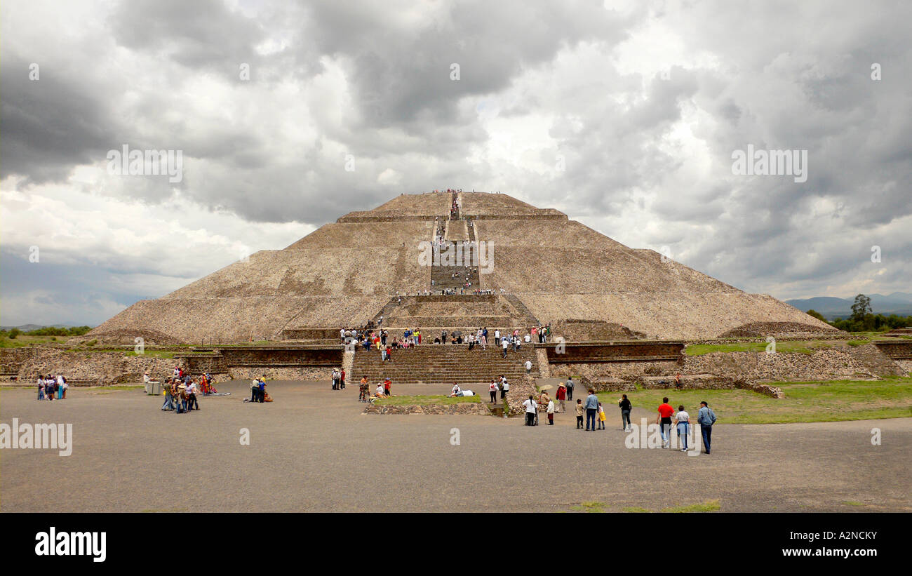 Tula pyramid hi-res stock photography and images - Alamy