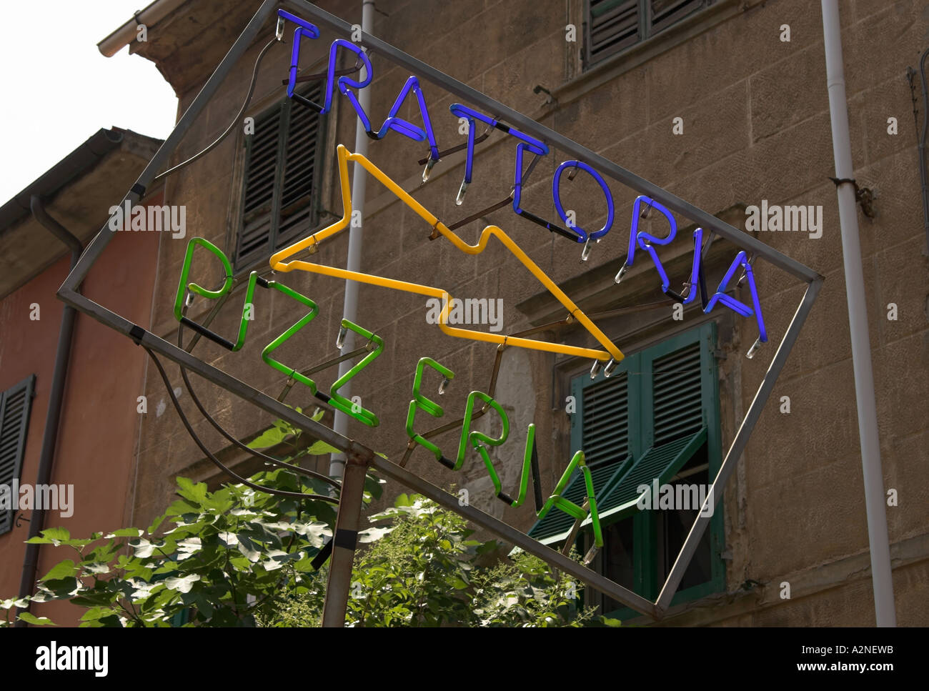 Colorful neon sign pizzeria hi-res stock photography and images - Alamy