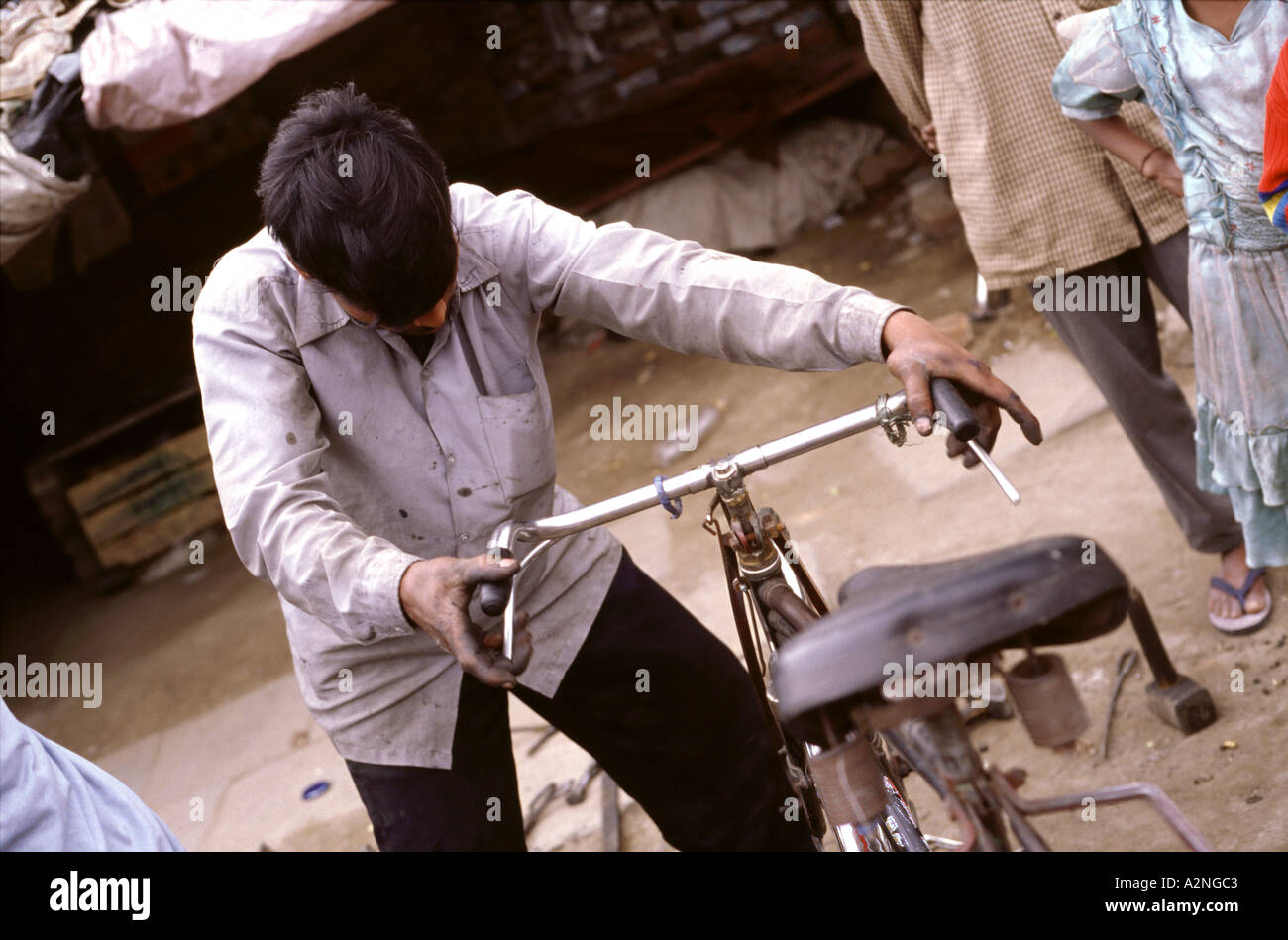Indian cycle repair hi-res stock photography and images - Alamy