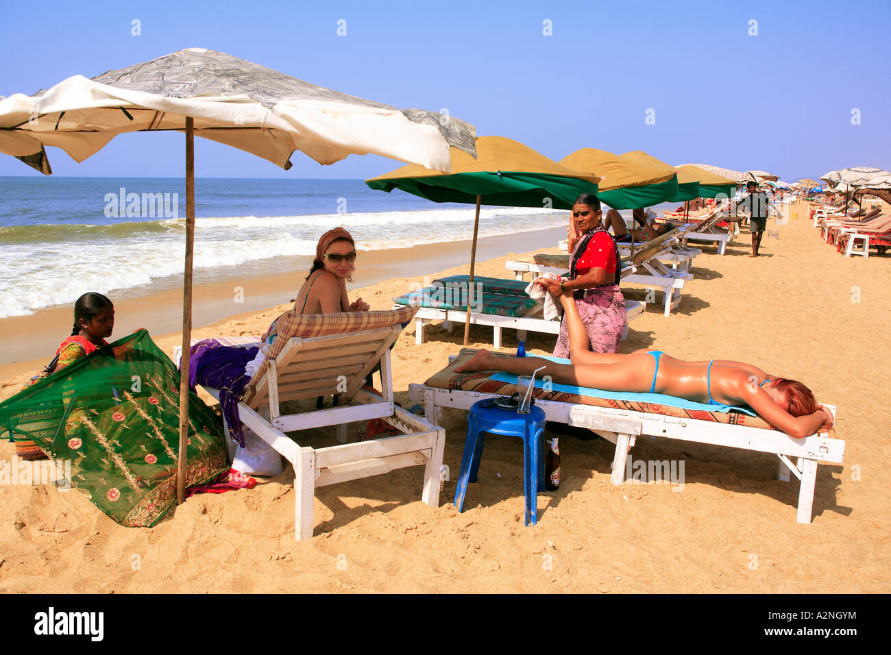 INDIA NORTH GOA A BEACH TRADER ON CANDOLIM BEACH Stock Photo - Alamy