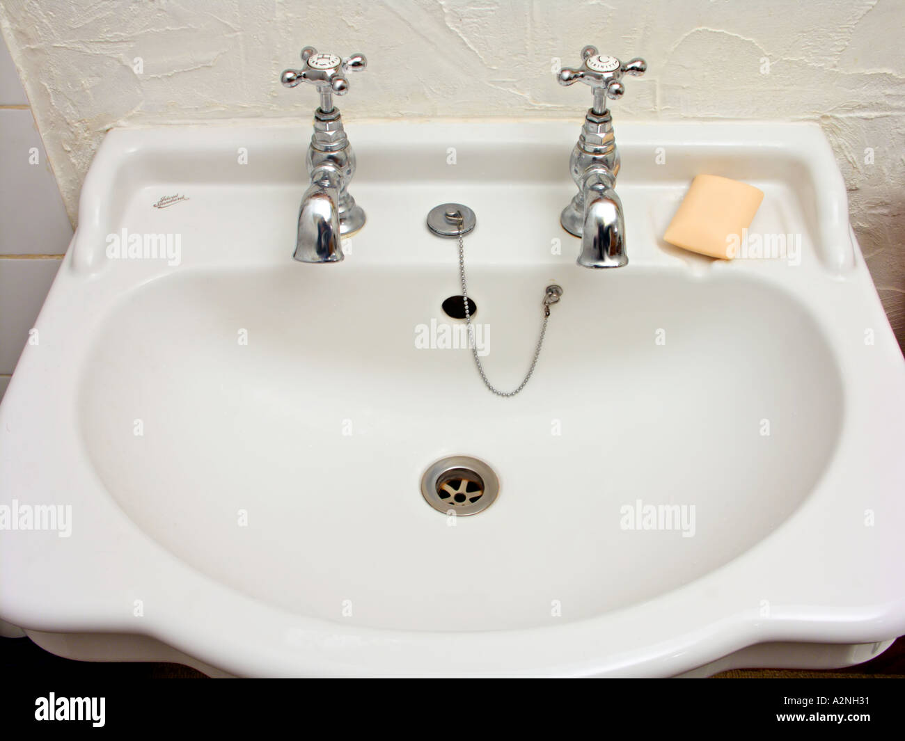 Handbasin hi-res stock photography and images - Alamy