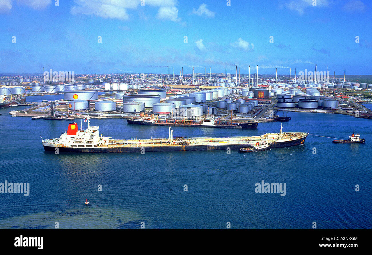 Oil refinery curacao hi-res stock photography and images - Alamy