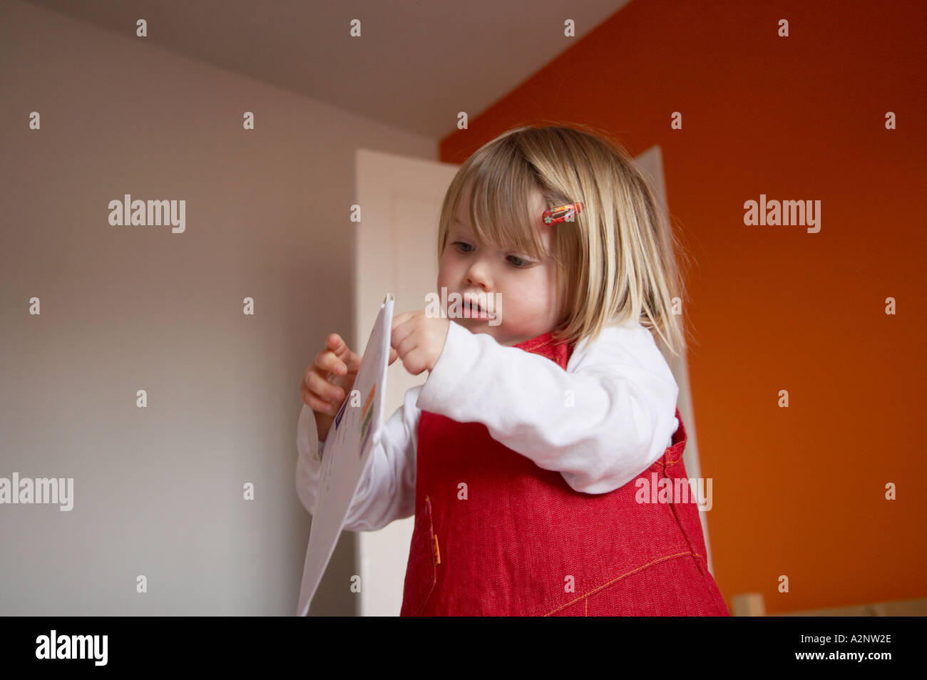 girl opening letter Stock Photo - Alamy