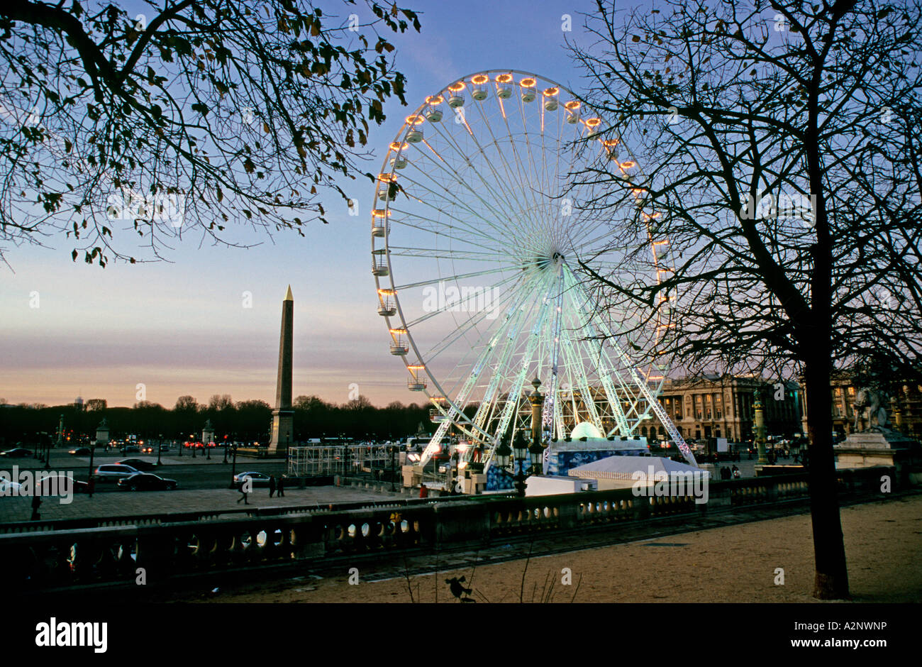 Paris Concorde Square sunset carousel giant wheel Stock Photo - Alamy