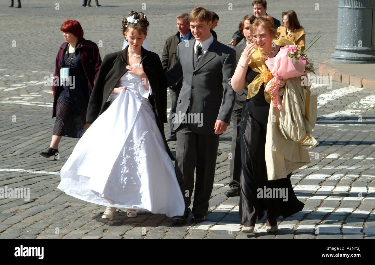 Bride and Groom on Red Square Moscow Russia Stock Photo - Alamy