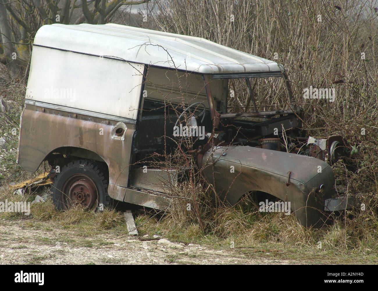Land rover rusting hi-res stock photography and images - Alamy