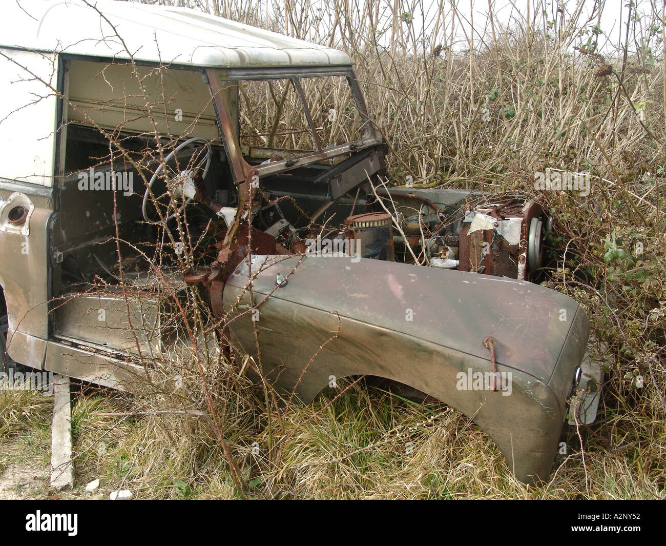 Land rover rusting hi-res stock photography and images - Alamy