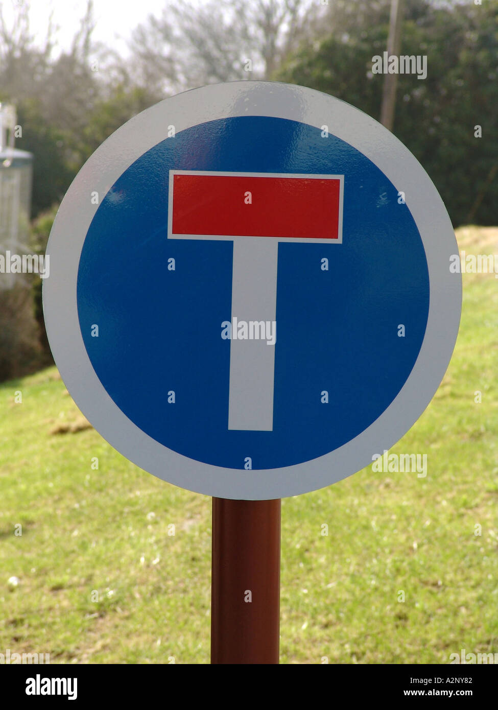 T junction dead end road sign hi-res stock photography and images - Alamy