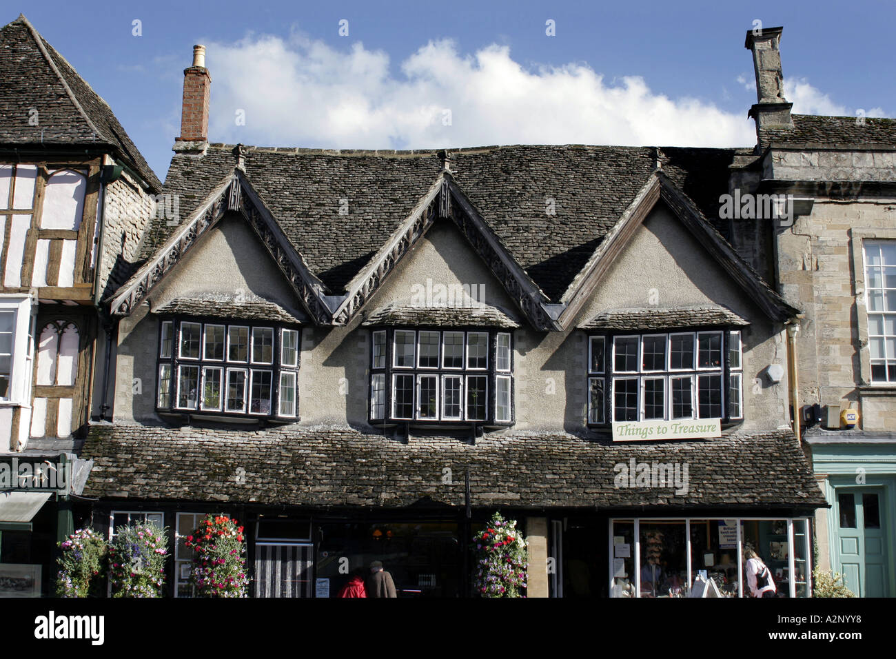 Old fashioned traditional buildings on Burford High Street Stock Photo ...