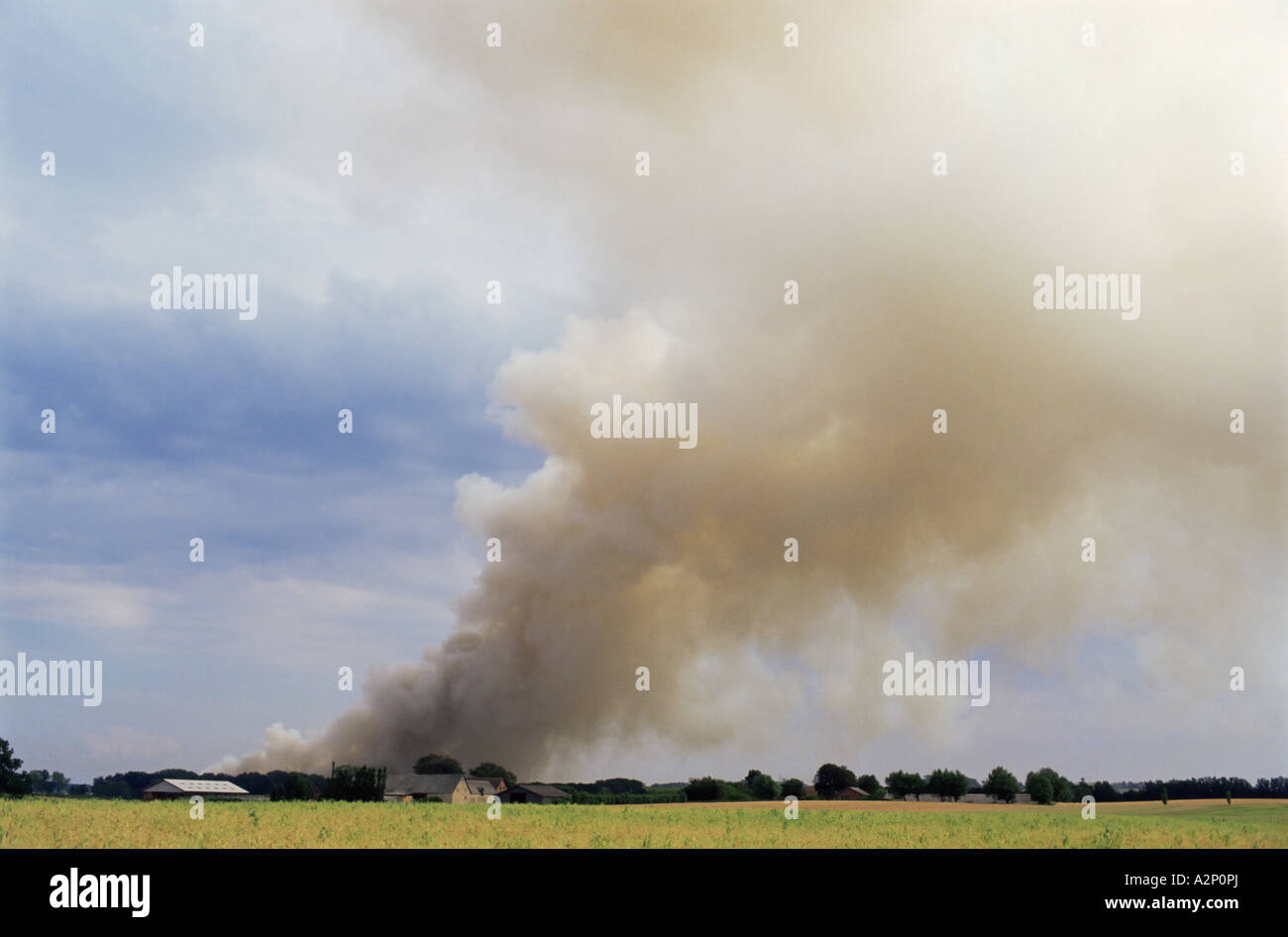 A burning barn hi-res stock photography and images - Alamy