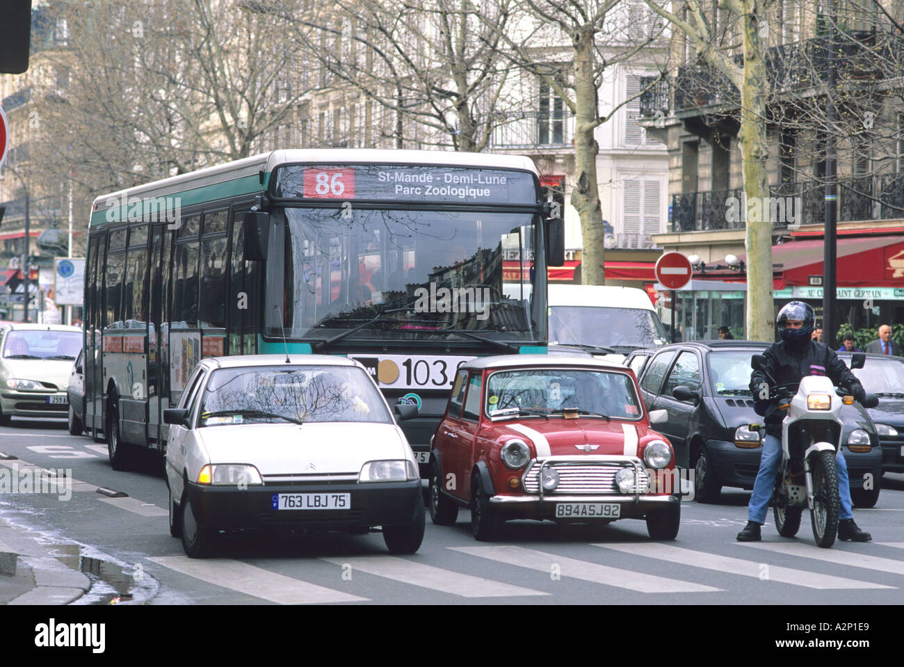 Bus français hi-res stock photography and images - Alamy