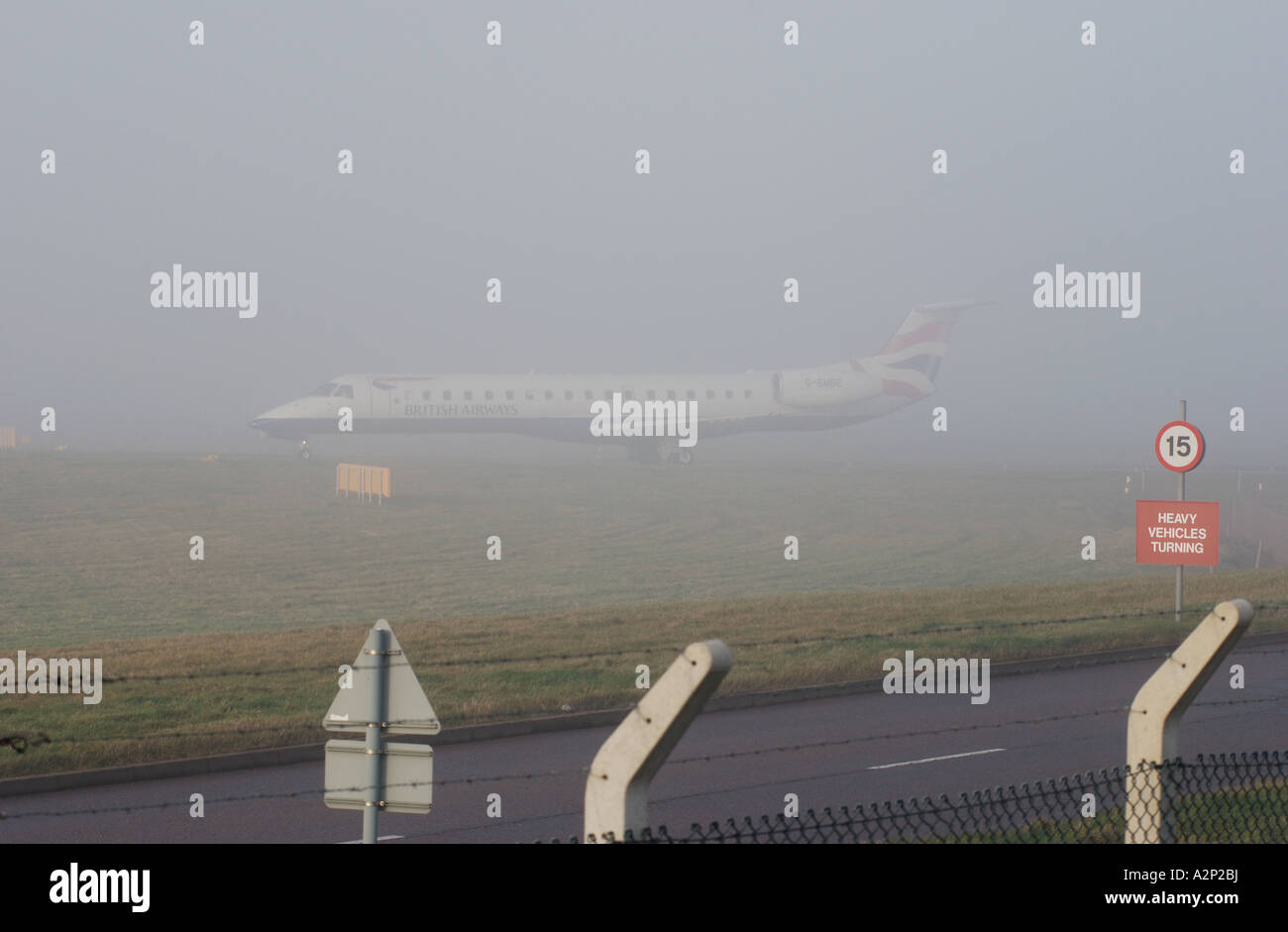 British airways embraer rj145 aircraft hi-res stock photography and ...