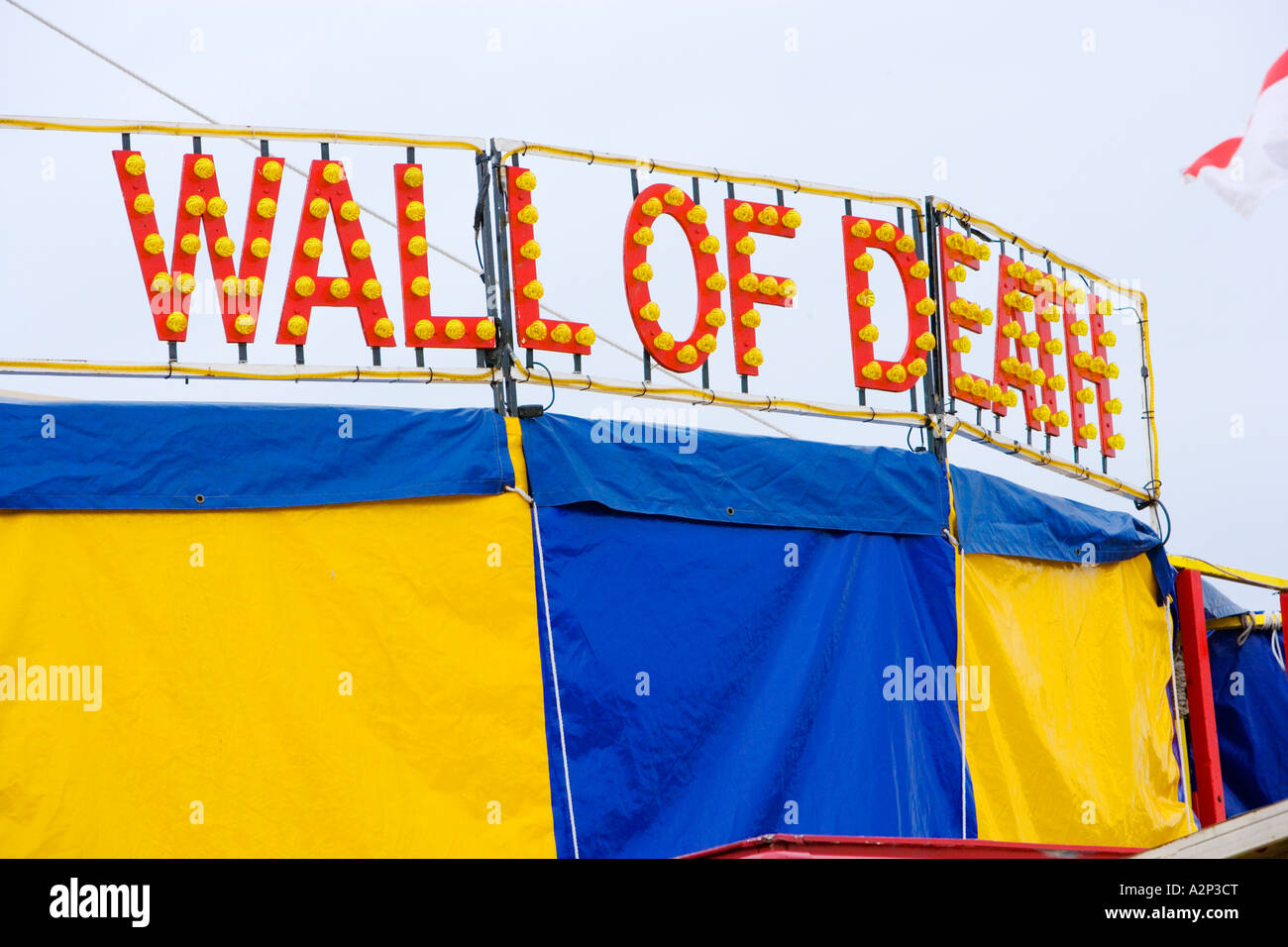 Wall of death ride hi-res stock photography and images - Alamy