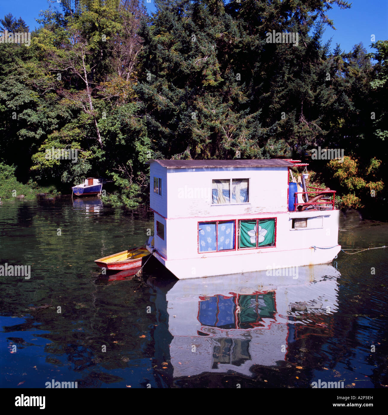Hippie Hermit Houseboat / Floating House, Saltspring (Salt Spring ...