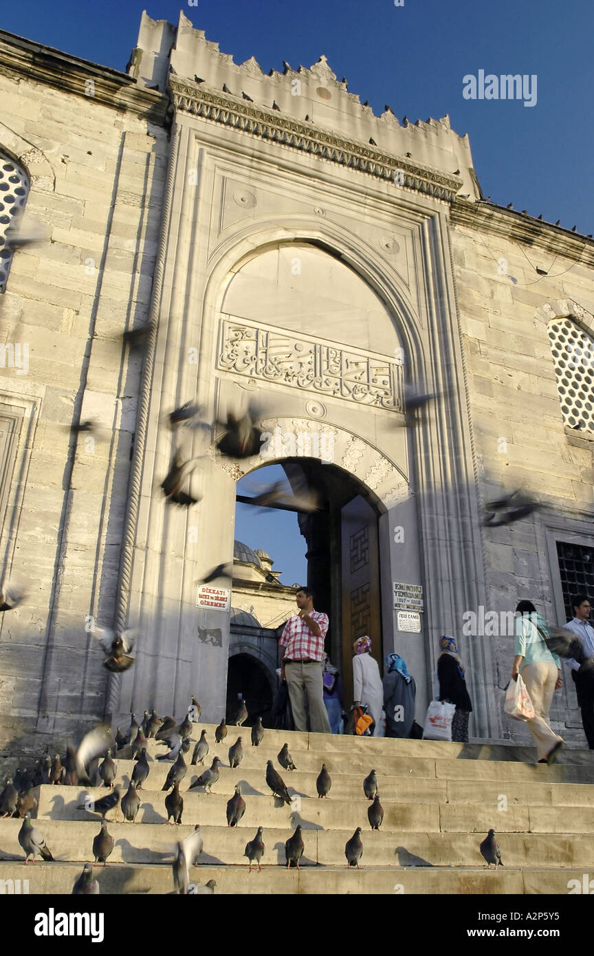 Entrance to Yeni Mosque Istanbul Turkey Stock Photo - Alamy